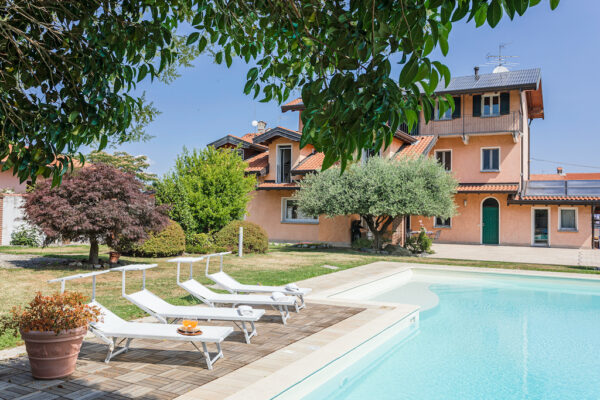 Villas in Italy with heated swimming pools