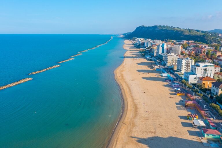 Guide to Pesaro: Pesaro travel guide